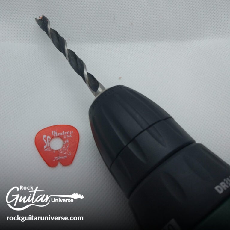 How To Keep My Guitar Strap From Falling Off – Rock Guitar Universe