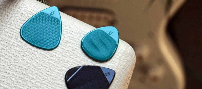 Top 10 Reasons Why Your Guitar Strings Break And How To Prevent It ...