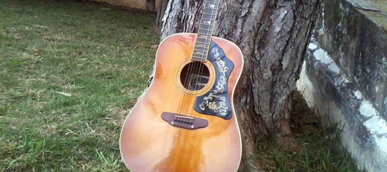 How Much Does An Acoustic Guitar Cost? (13 Examples) – Rock Guitar Universe