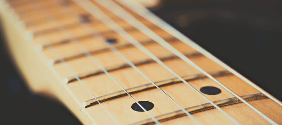 SG Vs Stratocaster – What Should You Choose? – Rock Guitar Universe