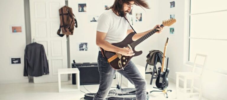 Should You Practice Guitar Standing Up or Sitting? – Rock Guitar Universe