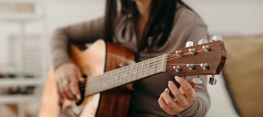 Why Do You Need to Tune a Guitar Every Time You Use It? Exploring the ...